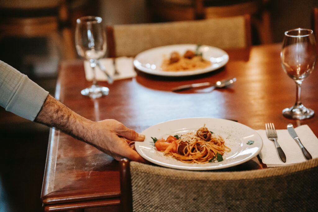 Restaurant of the Future: Improving Guest Service Quality with AI - BON ...